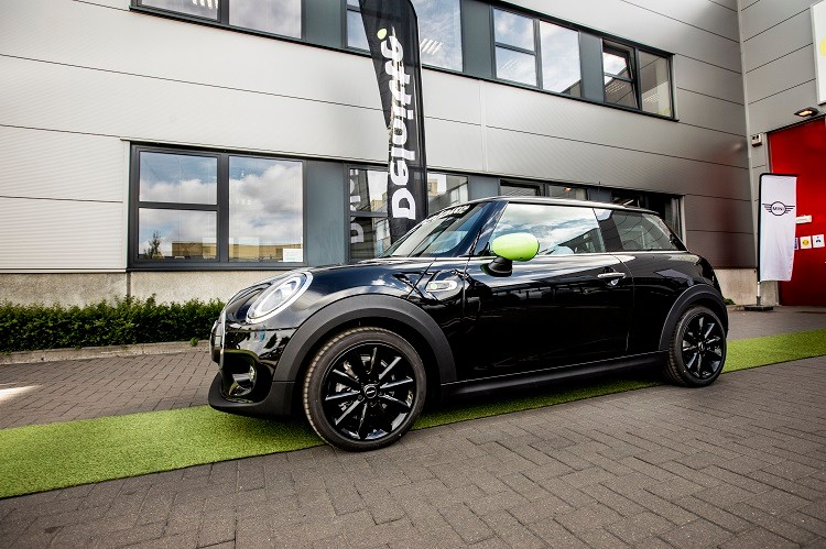 Customer in the spotlight: Deloitte goes for electric lease vehicles ...